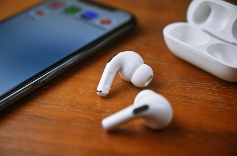 How To Put Airpod Pro In Pairing Mode - DeviceMAG